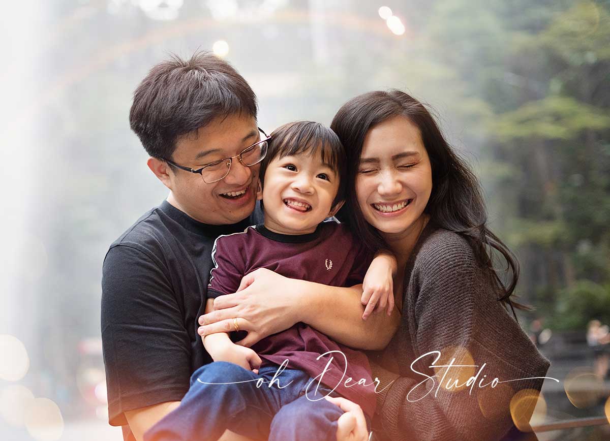 Cosy Family Photoshoot at Changi Jewel - Oh Dear Studio Photography