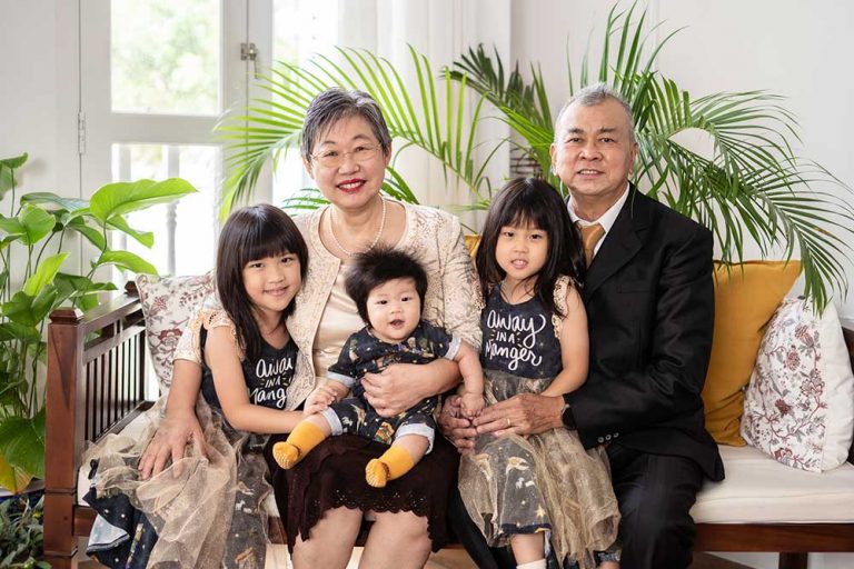 Multi-Generation Big Family Photoshoot - Oh Dear Studio Photography