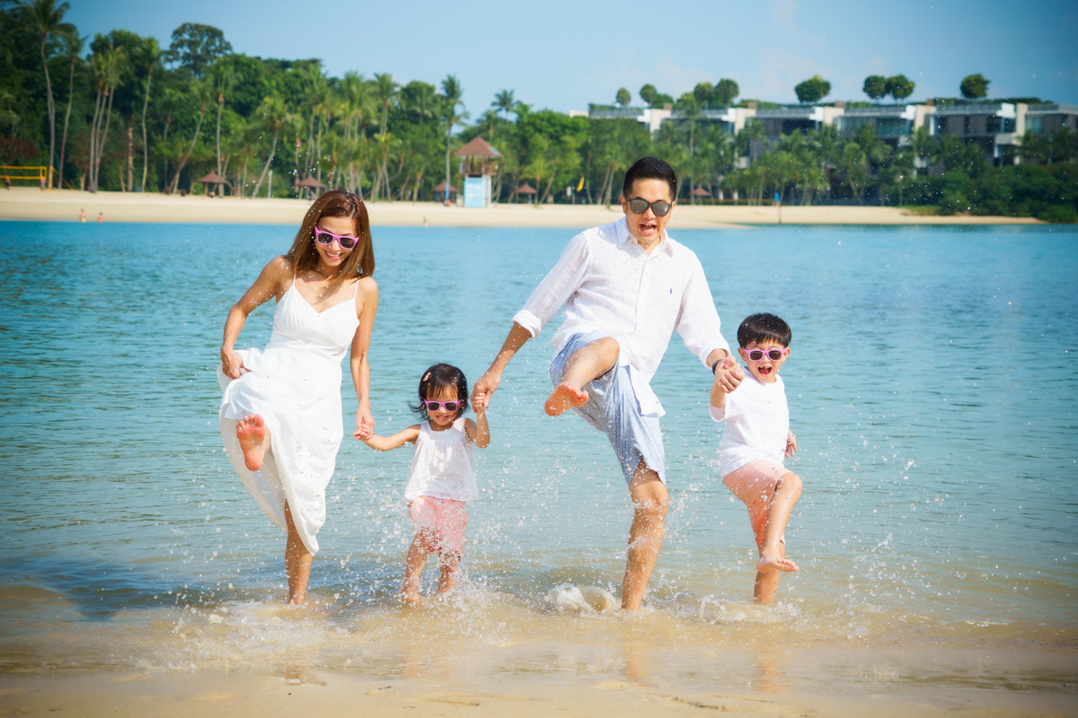 Outdoor Family Portrait & Photoshoot in Singapore. Female professional.